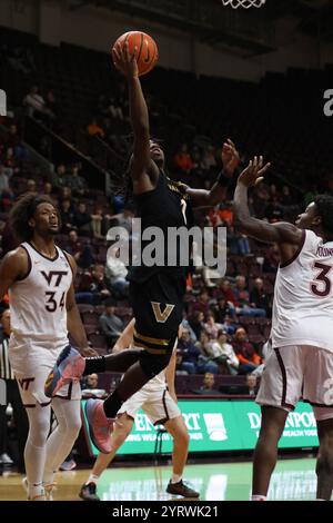 Vanderbilt guard Jason Edwards (1) shoots the ball past an Auburn ...