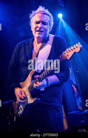 Philip Sayce on vocals & guitar Stock Photo - Alamy