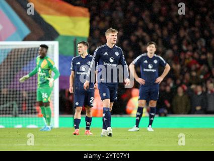 Arsenal dejection at the Arsenal v Manchester United EPL match, at the ...