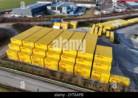 Deutsche Post DHL,Paketzentrum Aschheim bei Muenchen. Logo,Firmenemblem ...