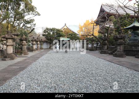 Tokugawa shogunate graveyard at Zojoji Temple in Minato, Tokyo, Japan ...