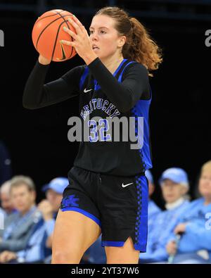 Kentucky forward Amelia Hassett (32) plays Belmont in an NCAA ...