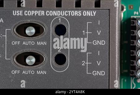 Control box for electronic automation system with screw down ...