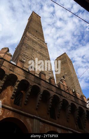 Due torri (Two towers) in Bologna Stock Photo - Alamy