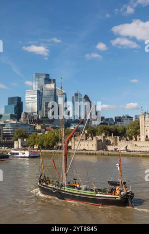 Thames Sailing Barge Gladys in the Pool of London Stock Photo - Alamy