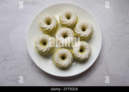 Puteri Ayu, Malaysian traditional steamed sponge pandan coconut cake ...