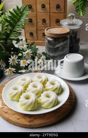 Puteri Ayu, Malaysian traditional steamed sponge pandan coconut cake ...