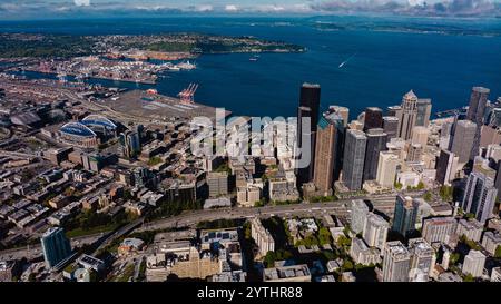 MAY 2024, SEATTLE, WASHINGTON, USA - Seattle Skyline and Space Needle ...
