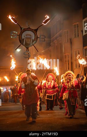 Lewes, UK. 5th November 2024. Thousands fill the streets of Lewes in ...