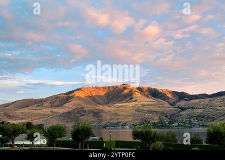 Chelan Butte is the iconic backdrop to the City of Chelan and ...