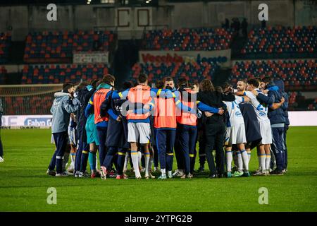 The Cosenza team celebrates the victory at the end of the match of the ...