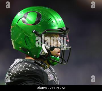 Oregon quarterback Dillon Gabriel warms up at the NFL football scouting ...