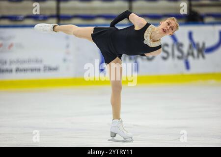 ZAGREB, CROATIA - DECEMBER 6: Bradie Tennell of USA competes in the ...