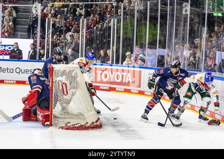 Thomas Jordan Trevelyan (Augsburger Panther, #24) vor Dillon ...