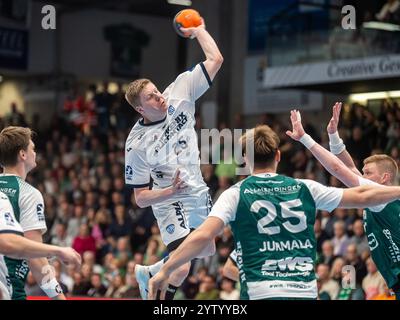 Niels Versteijnen (TBV Lemgo Lippe, #25) jumps to score a goal, Foot ...