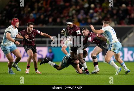 Bristol Bears' Kalaveti Ravouvou (centre) is tackled by Section Paloise ...