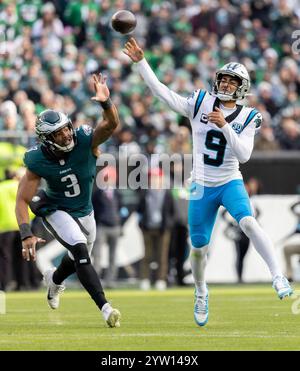 Philadelphia Eagles linebacker Nolan Smith warms up before the NFC ...