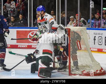 Juhani Tyrväinen (Cologne Sharks, forward, #21); Kevin Niedenz (Cologne ...