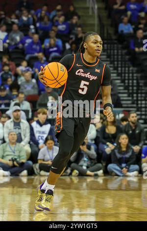 Oklahoma State guard Khalil Brantley (5) shoots the ball against Texas ...