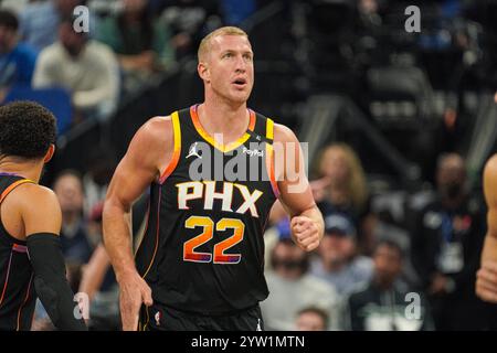 Phoenix Suns center Mason Plumlee (22) dribbles the ball against Utah ...