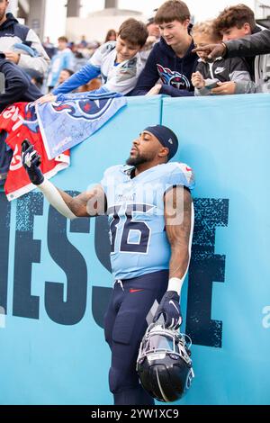 Tennessee Titans running back Julius Chestnut (36) scores a touchdown ...