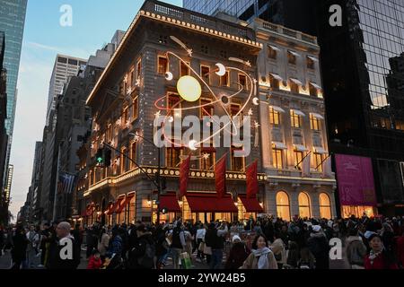 Cartier Building holiday window display on Fifth Avenue on December 8 ...