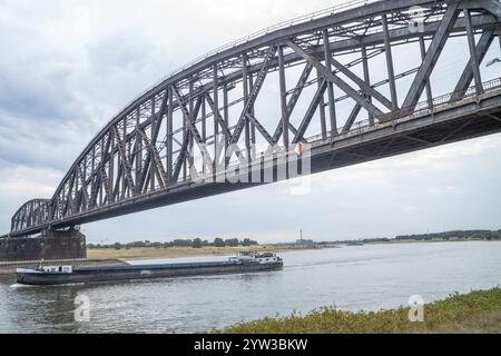 Details, truss bridge over the river Stock Photo - Alamy
