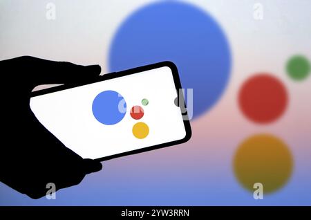 Google assistant app logo on the Phone Stock Photo - Alamy