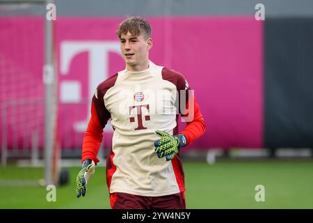 Max Schmitt (FC Bayern Muenchen, #35) wird eingewechselt, AUT, FC Red Bull Salzburg vs FC Bayern ...