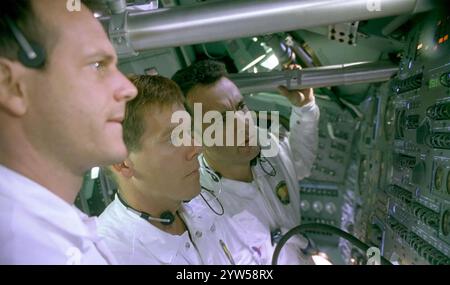 Apollo 13 Apollo 13 Fred Haise (Bill Paxton), Jack Swigert (Kevin Bacon ...