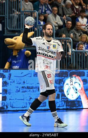 Nico Buedel (HC Erlangen, #20) vs. Samuel Roethlisberger (TVB Stuttgart ...