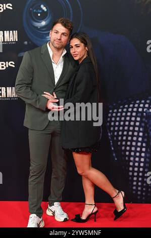 Sängerin Sarah Engels und die Comedienne Gazelle, l-r, zu Gast in der ...