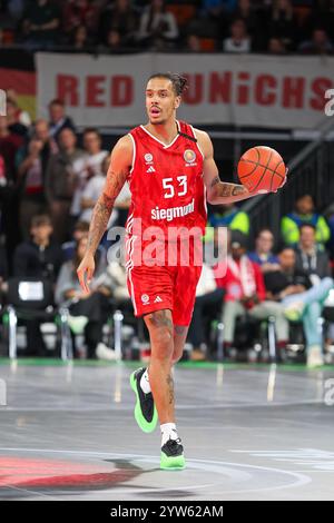 Kevin Yebo (FC Bayern Muenchen, #53), David McCormack (Alba Berlin, #33 ...