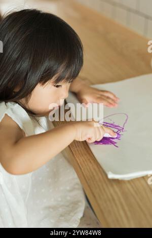 girl drawing picture at desk at home Stock Photo - Alamy