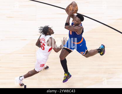New York Knicks' OG Anunoby (8) looks to move against Boston Celtics' Jayson Tatum (0) during ...