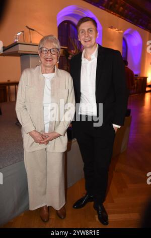 Renate Kuester Hildebrandt Kabarettistin Till Reiners Kabarettist ...