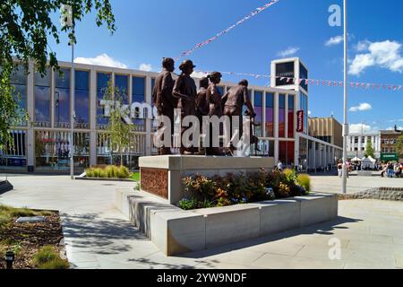 UK, South Yorkshire, Barnsley, The Glass Works, Reverence Covid 19 Memorial Stock Photo - Alamy