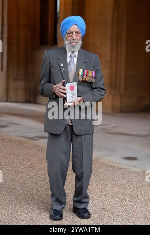 Havildar Major Rajindar Dhatt after being made an Honorary Member of ...