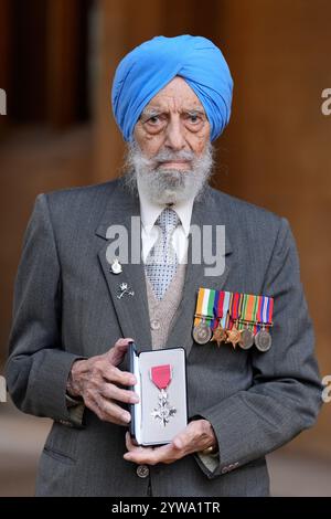 Havildar Major Rajindar Dhatt after being made an Honorary Member of ...