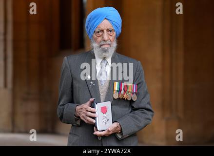 Havildar Major Rajindar Dhatt after being made an Honorary Member of ...