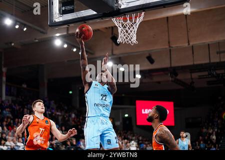 Johnathan Stove (Veolia Towers Hamburg, #22) beim Wurf, GER, Veolia ...