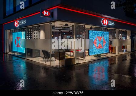 HSBC UK bank Branch London. Rebranded HSBC UK branch on Tottehnam Court ...