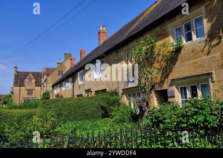 Martock: Hamstone honey coloured stone houses and gardens in Martock ...