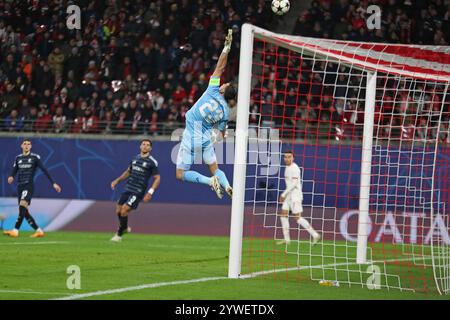 Torwart Emiliano Martinez (23, Aston Villa) pariert den Schuss von ...