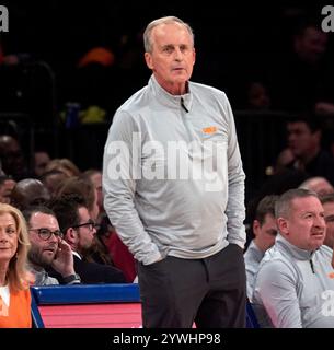 Tennessee coach Rick Barnes on the sidelines against Arkansas during an ...