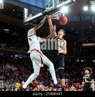 Michigan center Vladislav Goldin dunks during the second half of an ...
