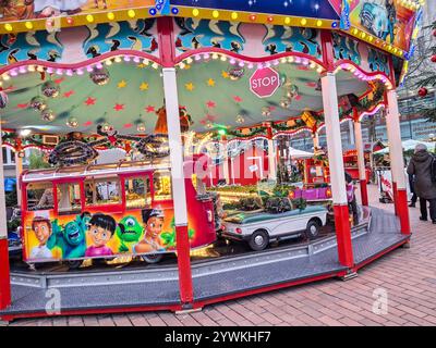 Stockbilder 12/2024 Kinderkarusell auf einem Weihnachtsmarkt Hamburg ...