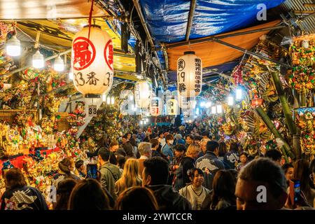 Tori-no-Ichi November event at Otori Jinja Shinto shrine. Believers ...