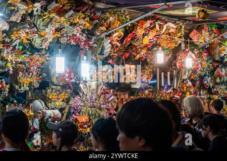 Tori-no-Ichi November event at Otori Jinja Shinto shrine. Believers ...