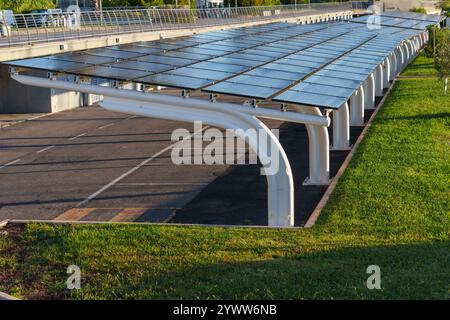 A municipal car park, ingeniously and ecologically roofed with solar ...